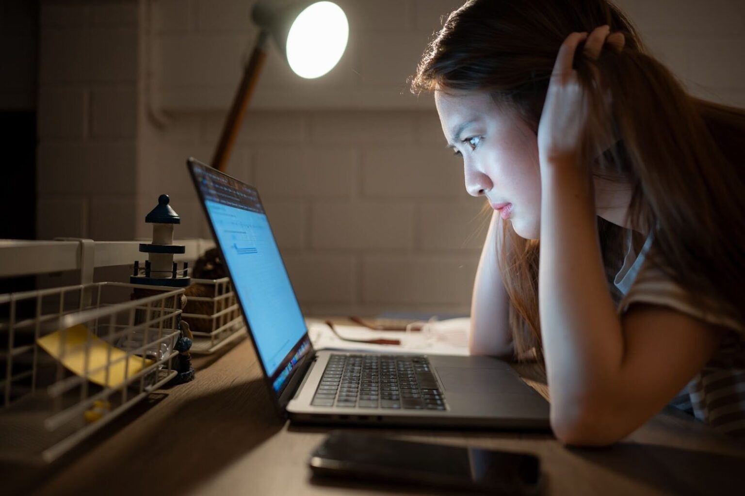 Social Media and Teenagers: Mental Health Risks